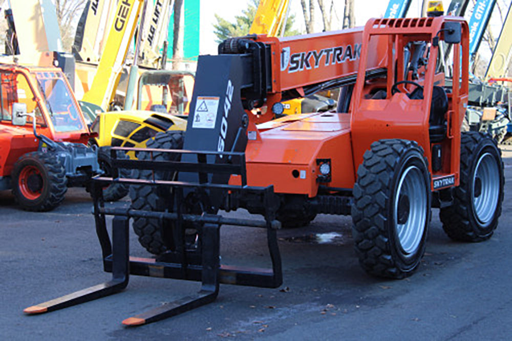 2022 SKYTRAK 6042 6000 LB DIESEL TELESCOPIC FORKLIFT TELEHANDLER ...