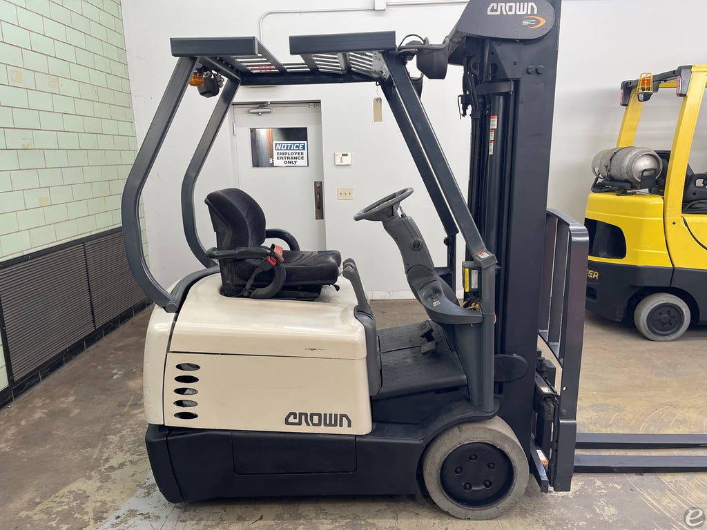 2009 CROWN SC4520-30 3000 LB 36 VOLT ELECTRIC 3 WHEEL FORKLIFT 83/190 3 ...