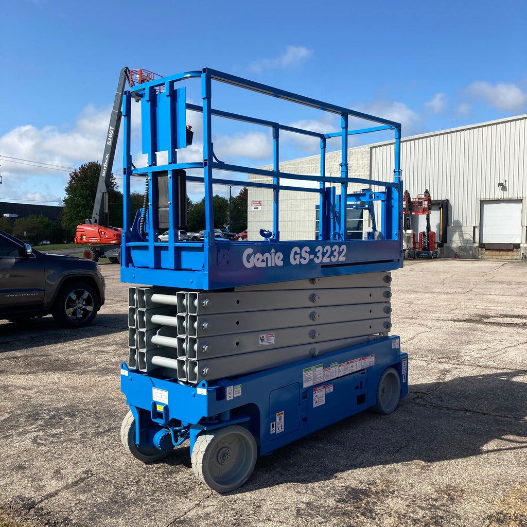 2013 GENIE GS3232 SCISSOR LIFT 32' REACH ELECTRIC SMOOTH CUSHION TIRES ...