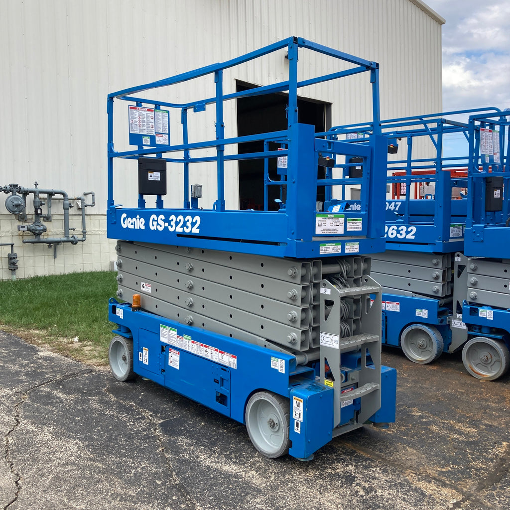 2012 GENIE GS3232 SCISSOR LIFT 32' REACH ELECTRIC SMOOTH CUSHION TIRES ...