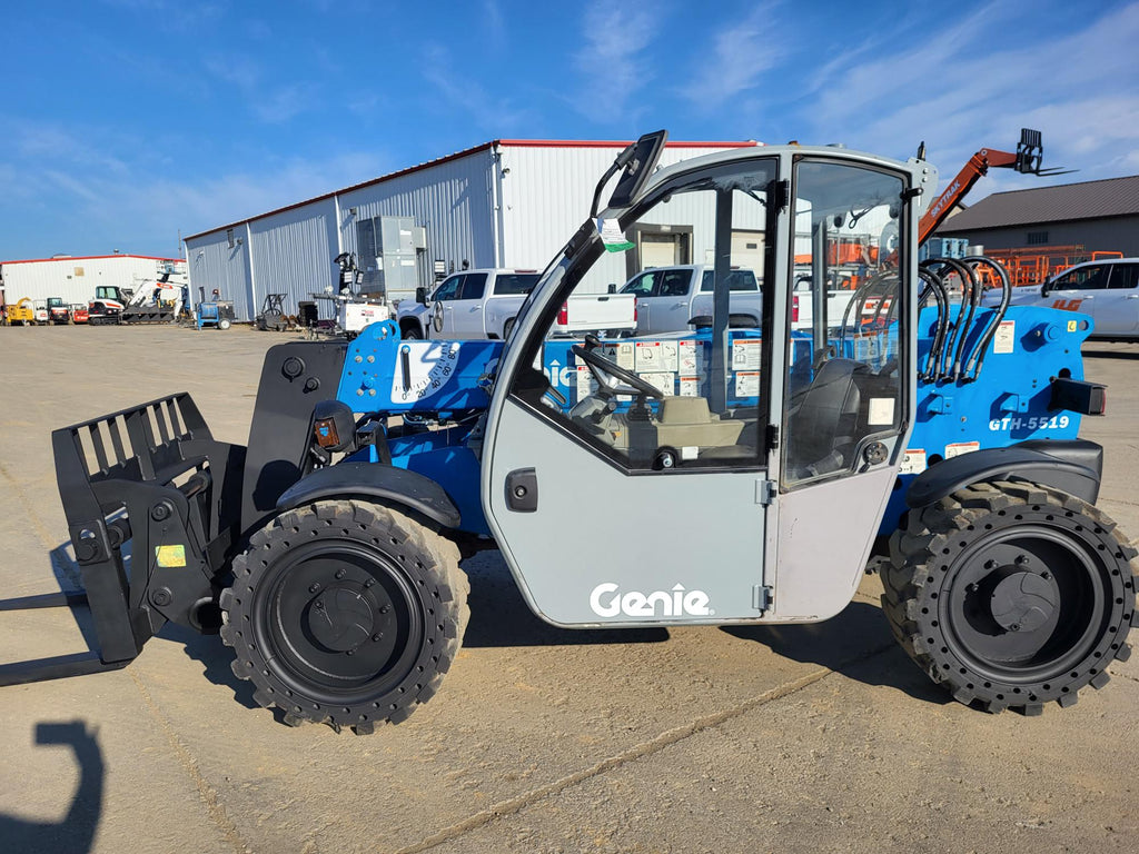 2013 GENIE GTH5519 5500 LB DIESEL TELESCOPIC FORKLIFT TELEHANDLER ...