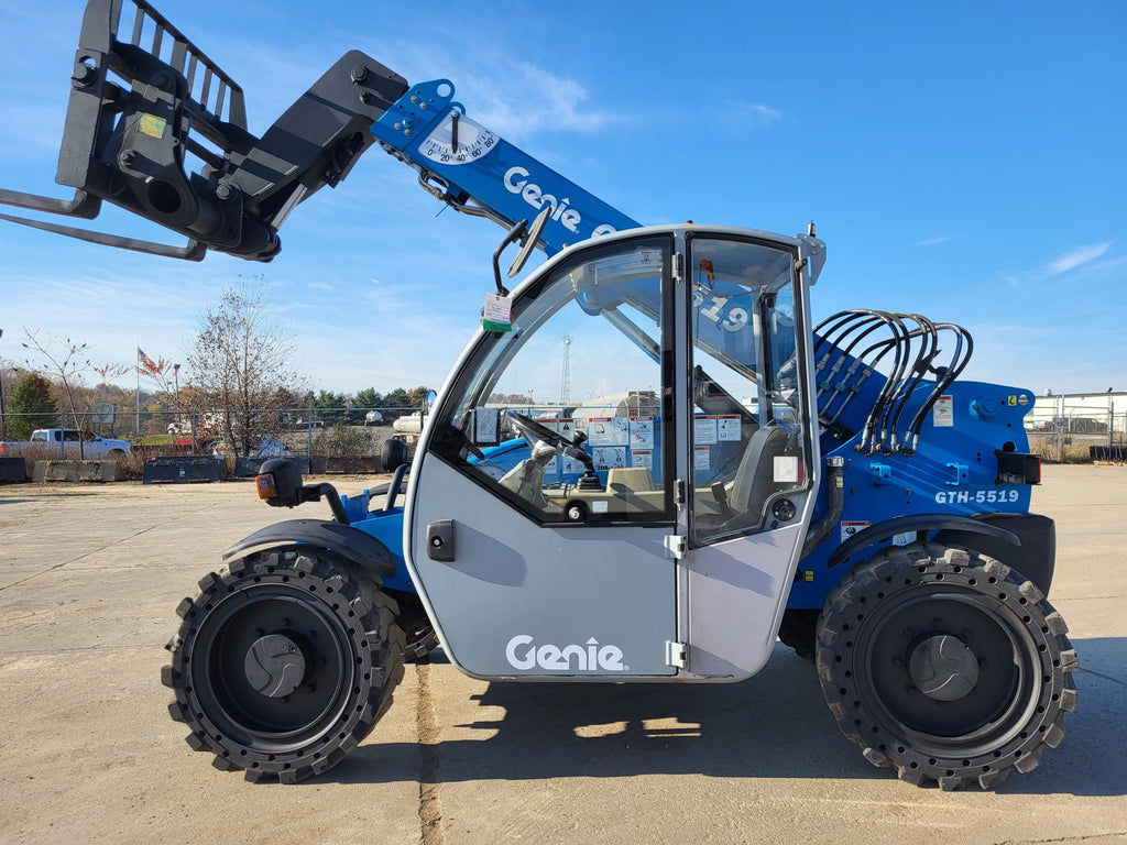 2013 GENIE GTH5519 5500 LB DIESEL TELESCOPIC FORKLIFT TELEHANDLER ...