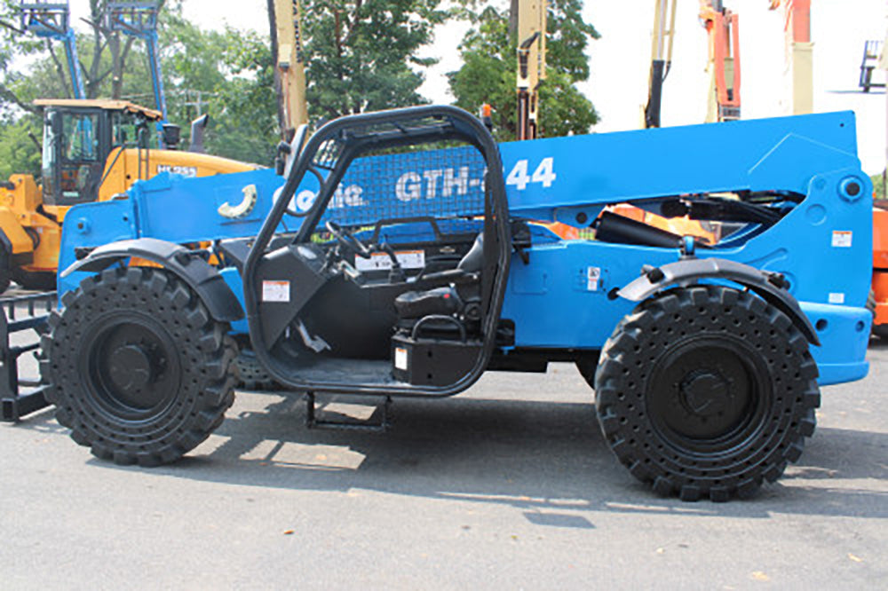 2017 GENIE GTH844 8000 LB DIESEL TELESCOPIC FORKLIFT TELEHANDLER ...
