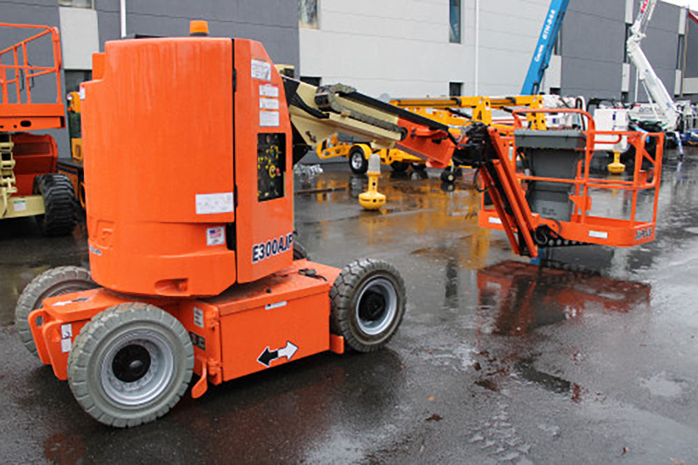 2014 JLG E300AJP ARTICULATING BOOM LIFT AERIAL LIFT WITH JIB ARM 30' R ...