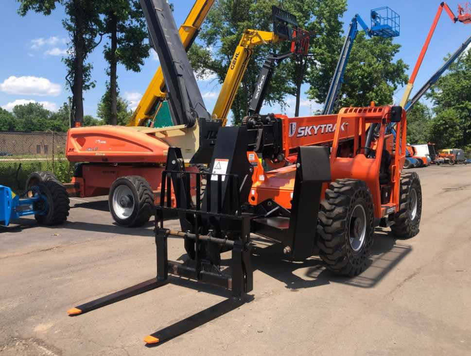 2017 SKYTRAK 10054 10000 LB DIESEL TELESCOPIC FORKLIFT TELEHANDLER ...