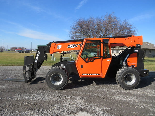 2024 SKYTRAK 6042 6000 LB DIESEL TELESCOPIC FORKLIFT TELEHANDLER ...