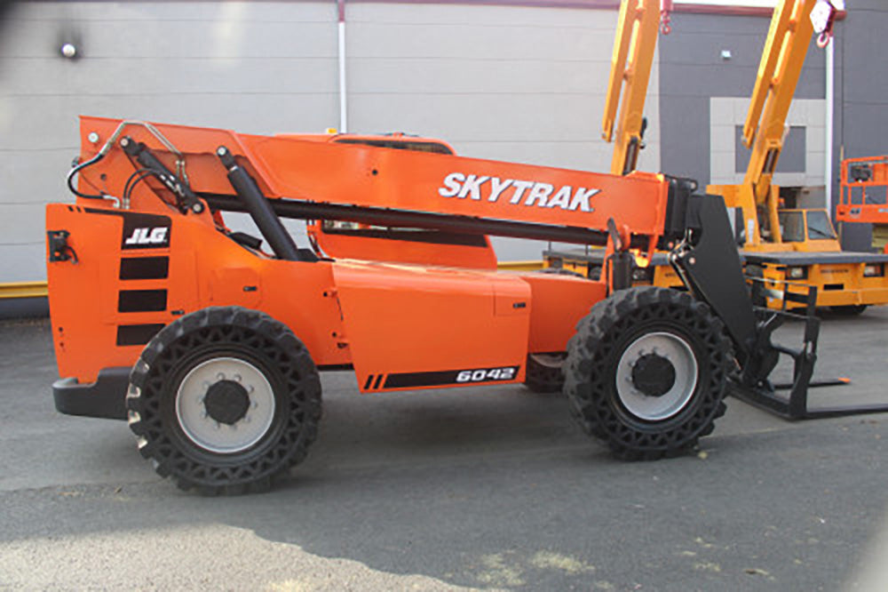 2015 SKYTRAK 6042 6000 LB DIESEL TELESCOPIC FORKLIFT TELEHANDLER ...