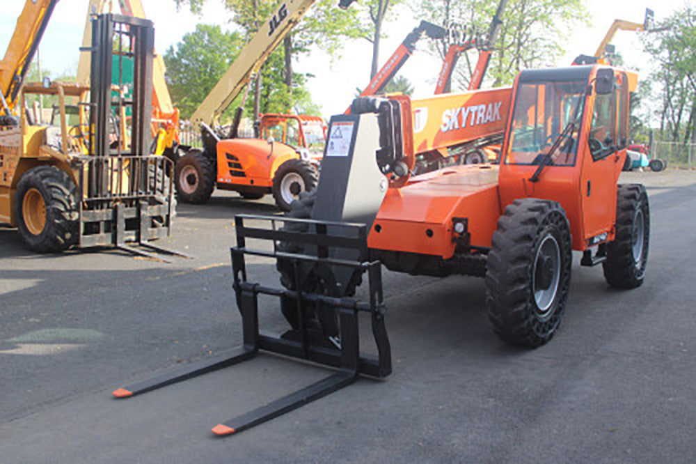 2015 SKYTRAK 6042 6000 LB DIESEL TELESCOPIC FORKLIFT TELEHANDLER ...