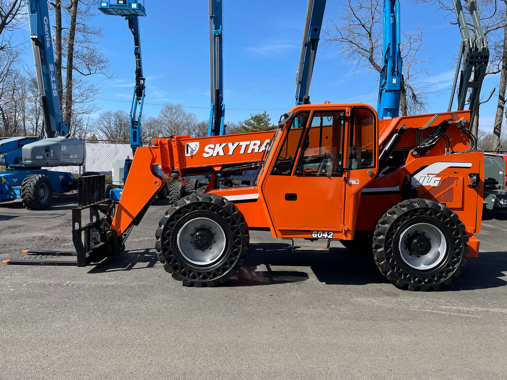 2014 SKYTRAK 6042 6000 LB DIESEL TELESCOPIC FORKLIFT TELEHANDLER ...