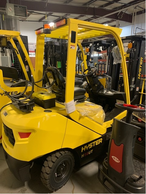 BRAND NEW 2023 HYSTER H50UT 5000 LB LP GAS FORKLIFT PNEUMATIC 85/189" 3 ...