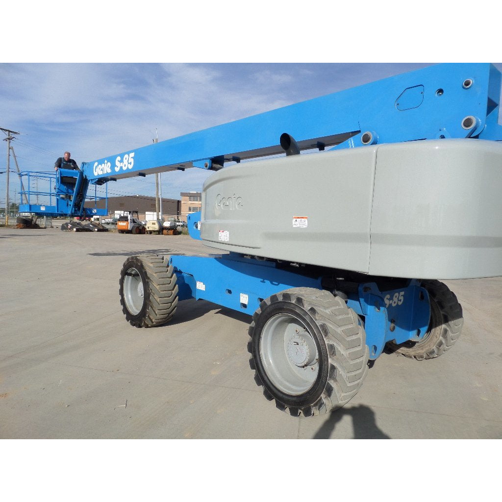 2013 GENIE S85 TELESCOPIC BOOM LIFT AERIAL LIFT 85' REACH DIESEL 4WD ...