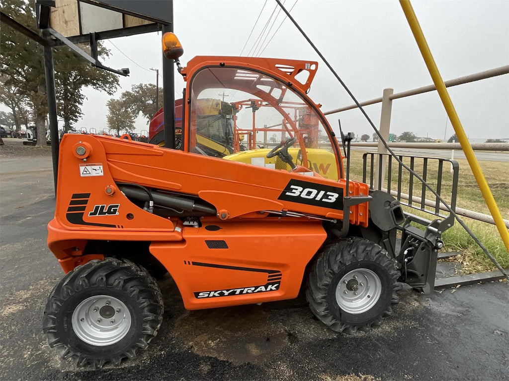 2020 SKYTRAK 3013 2700 LB DIESEL TELESCOPIC FORKLIFT ULTRA COMPACT ...