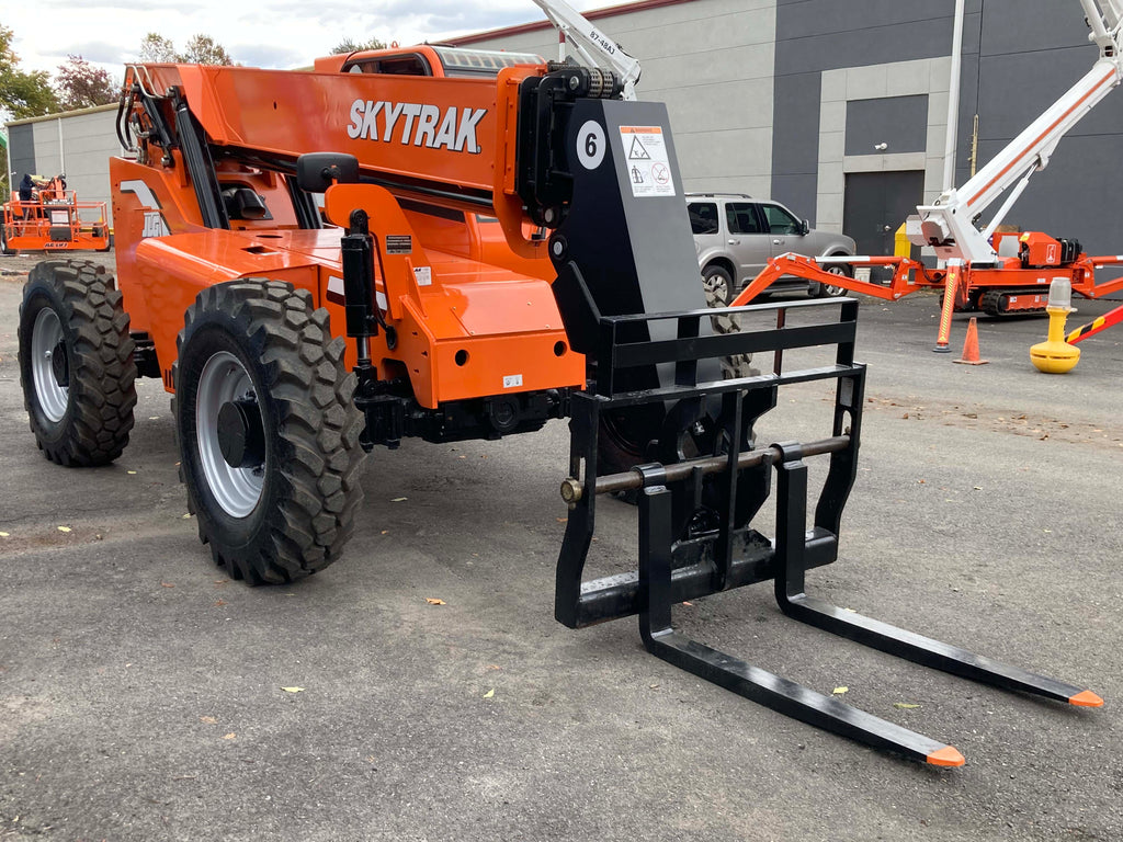 2017 SKYTRAK 6042 6000 LB DIESEL TELESCOPIC FORKLIFT TELEHANDLER ...