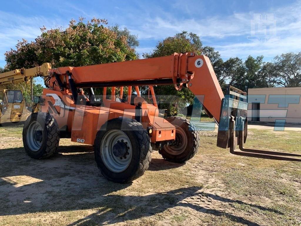2011 SKYTRAK 6042 6000 LB DIESEL TELESCOPIC FORKLIFT TELEHANDLER PNEUM ...